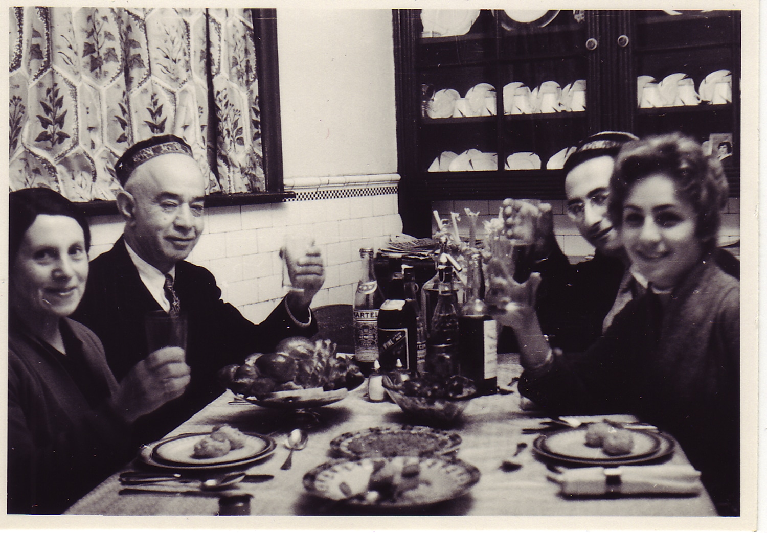 Ancestry & Ritual: Persian Jews in 1950s London do Christmas lunch ...