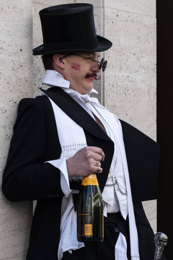 On Strolling & Images from the Grand Flaneur Walk 2023 - MISH AMINOFF